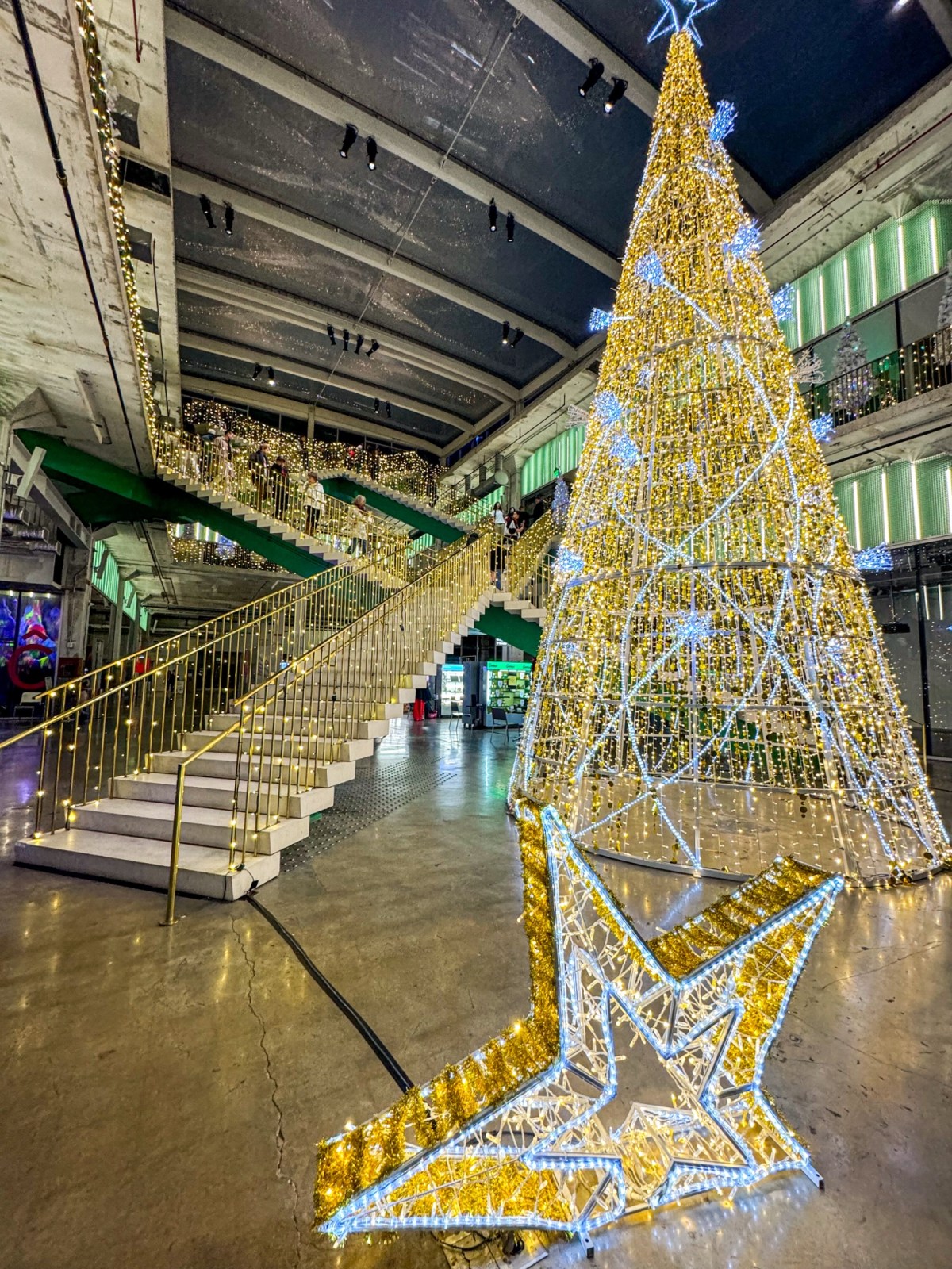 EXPLORE HOUSTON’S BEST CHRISTMAS ATTRACTIONS – Find New Adventures